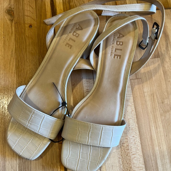 Able | Shoes | Able Jen Block Heel In Bone Crocodile Leather Size 9 ...